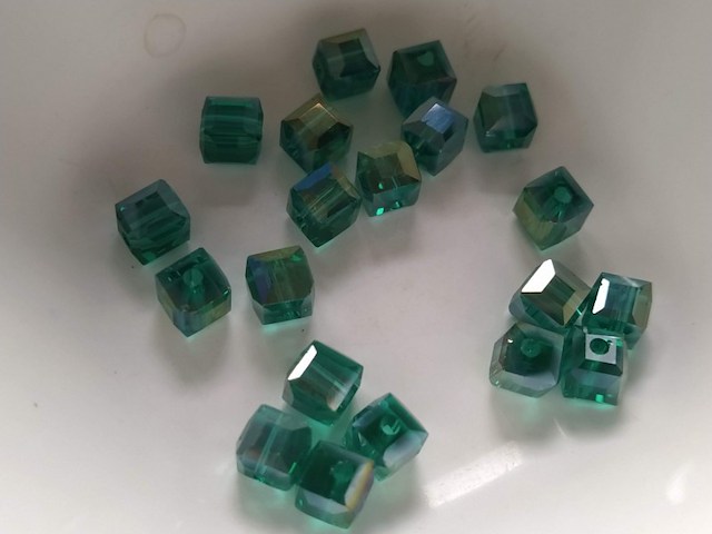 (A1319) Kristal kocka zelena 60mm 20kom