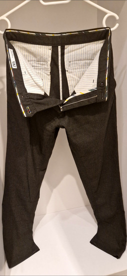 Nove sive Zarine muske pantalone, jednom probane