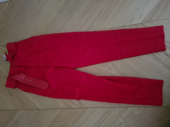 Potpuno nove pantalone, xs