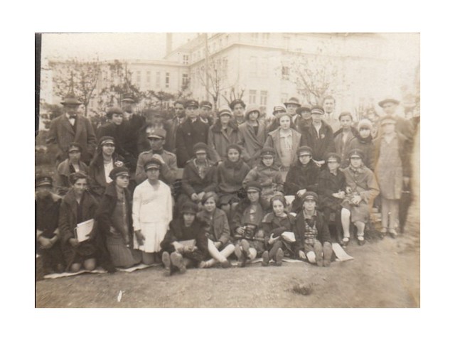 Ljudi u Košutnjaku, Beograd 1927. godine