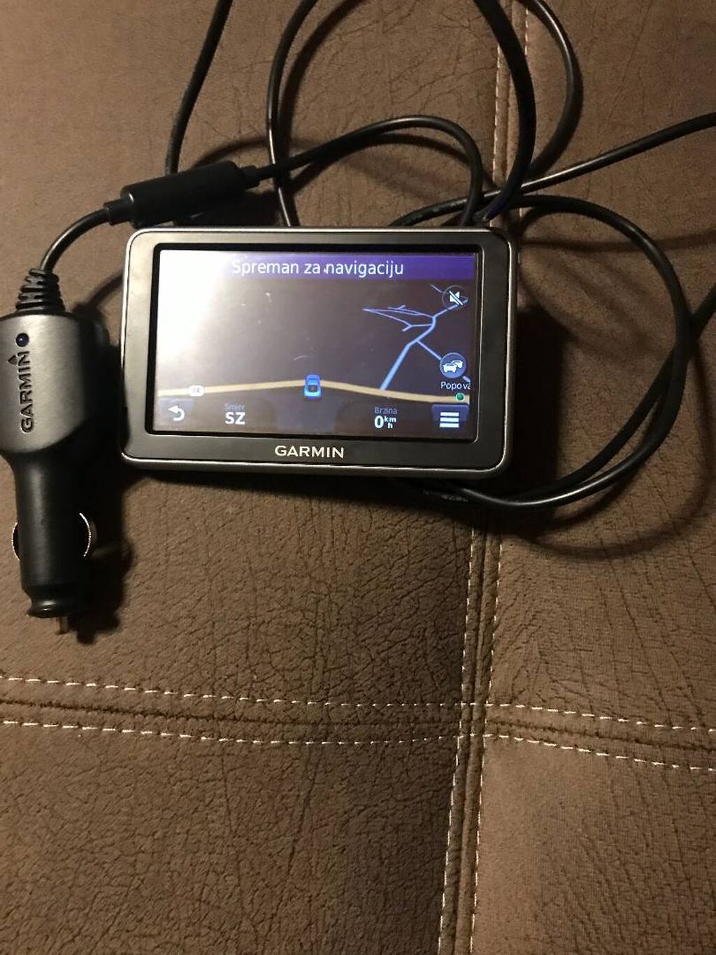 Garmin 140 Navigacija ima svoj punjac ali je bez drzaca za sajbnu