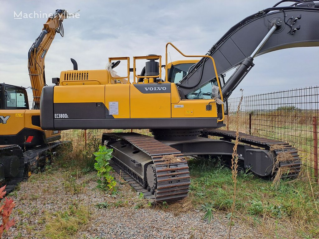 Novi Volvo EC380DL bager guseničar