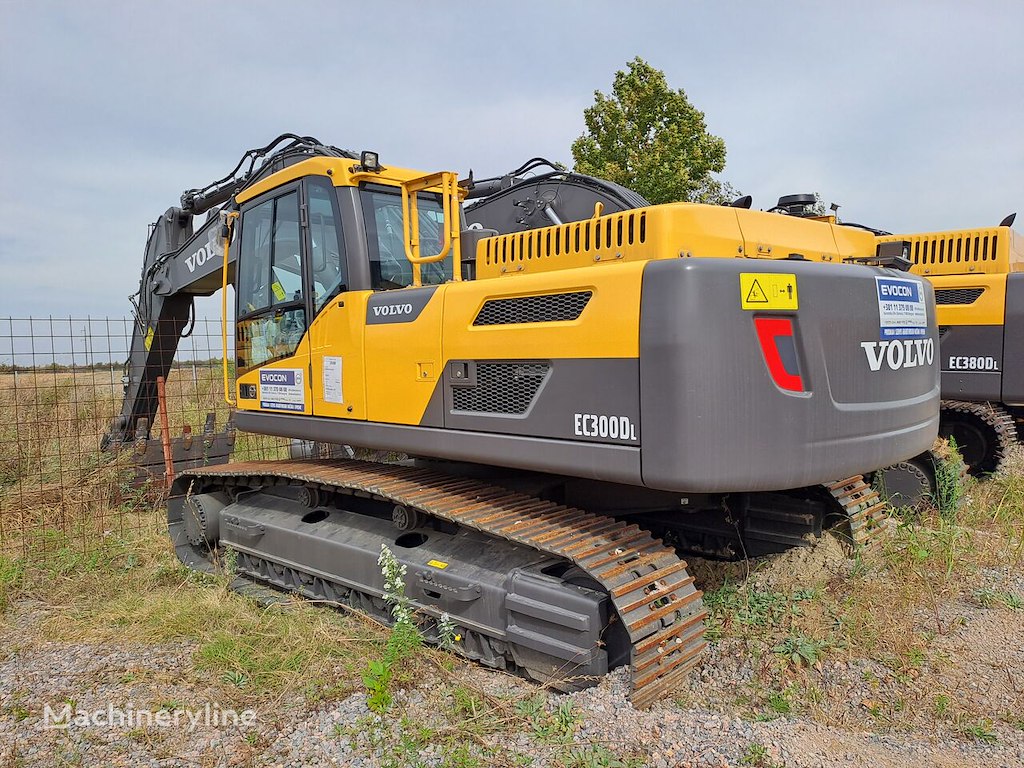 Novi Volvo EC300DL bager guseničar