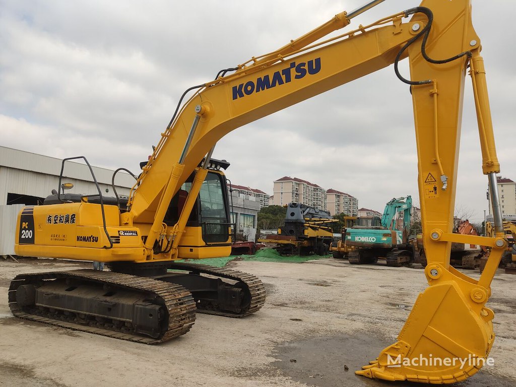 Komatsu PC200-8 bager guseničar