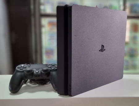 Konzola Sony PlayStation 4 1TB Slim - Korišćeno