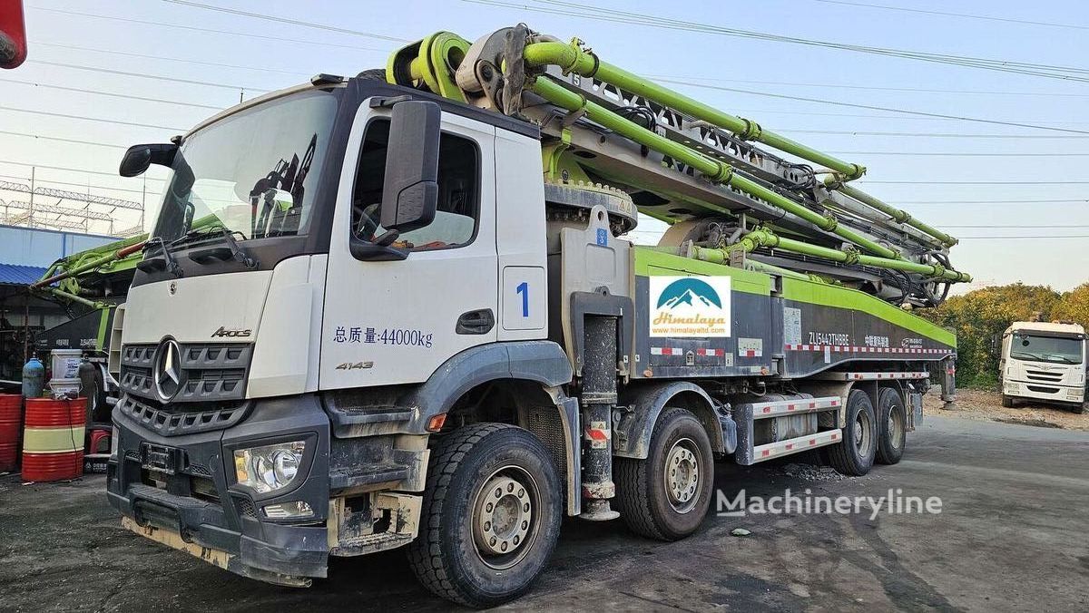 Zoomlion 59-X-6RZ na šasiji Mercedes-Benz Arocs 4143 pumpa za beton