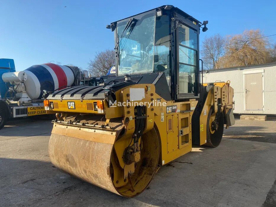 Caterpillar CB44B valjak za asfalt