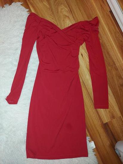 Crvena haljina