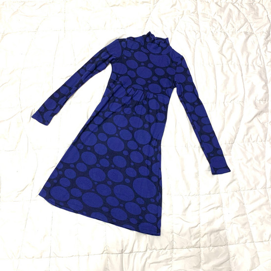 740. Plavo crna rolka haljina, kruzici, A kroj