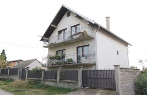 Prodajem Kuću, Jajinci, Beograd Grad, 11.0 kuca od 320 m2