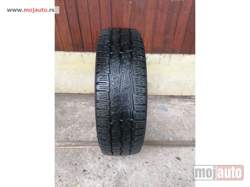 2268. Guma MICHELIN 15 C, ZIMSKA 215/70, Šara 5,6 mm. DOT 2117