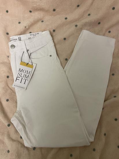    Stradivarius mom slim fit jeans    Novo