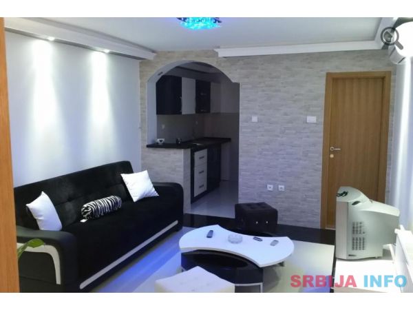 Apartman Maca 2 sa Djakuzijem Novi Sad Petrovaradin