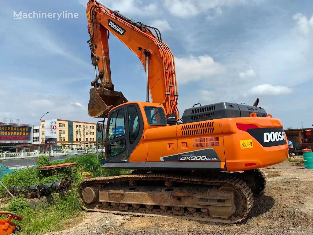 Doosan DX300 bager guseničar