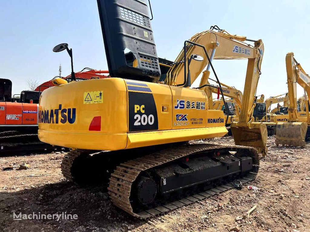 Komatsu PC200-8 bager guseničar