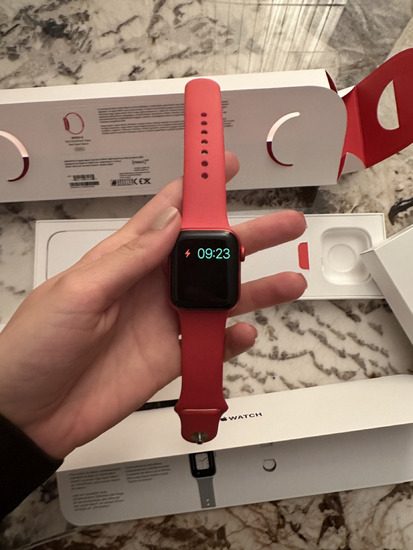 Apple Watch S6 GPS, 40mm PRODUCT(RED)