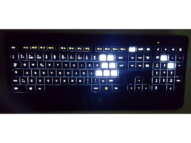 Logitech K800 Illuminated Tastatura No2