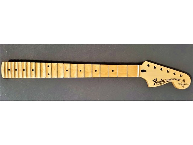 Replika Fender Stratocaster USA skalopiranog vrata