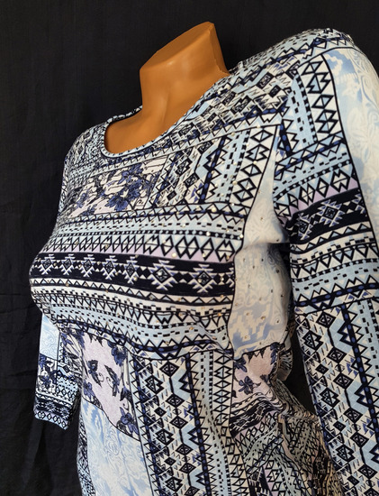 CANDA C&A ★ plavičasta aztec bluza sa cirkonima