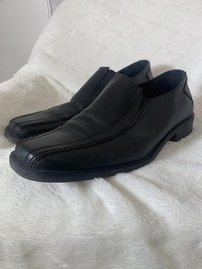Kožne crne cipele