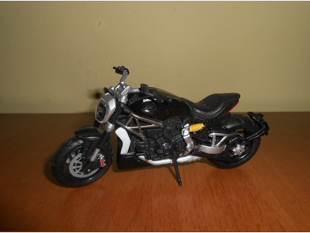 Burago - Ducati X Diavel S 1200 1/18