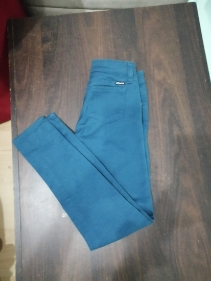 plave pantalone