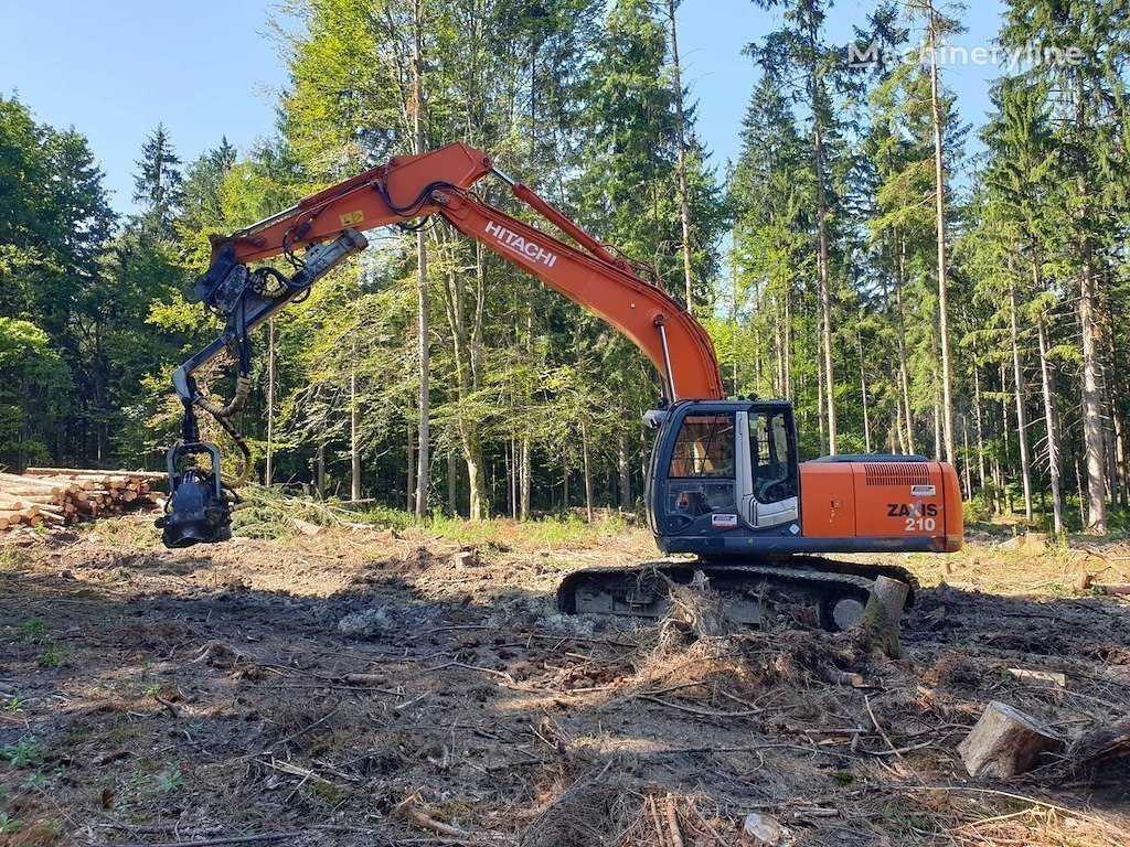 Hitachi ZX 210-3 mit Schubharvester KESLA 25 RH bager guseničar