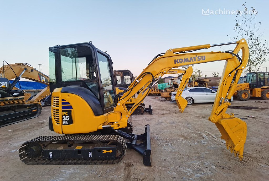 Komatsu PC35MR bager guseničar