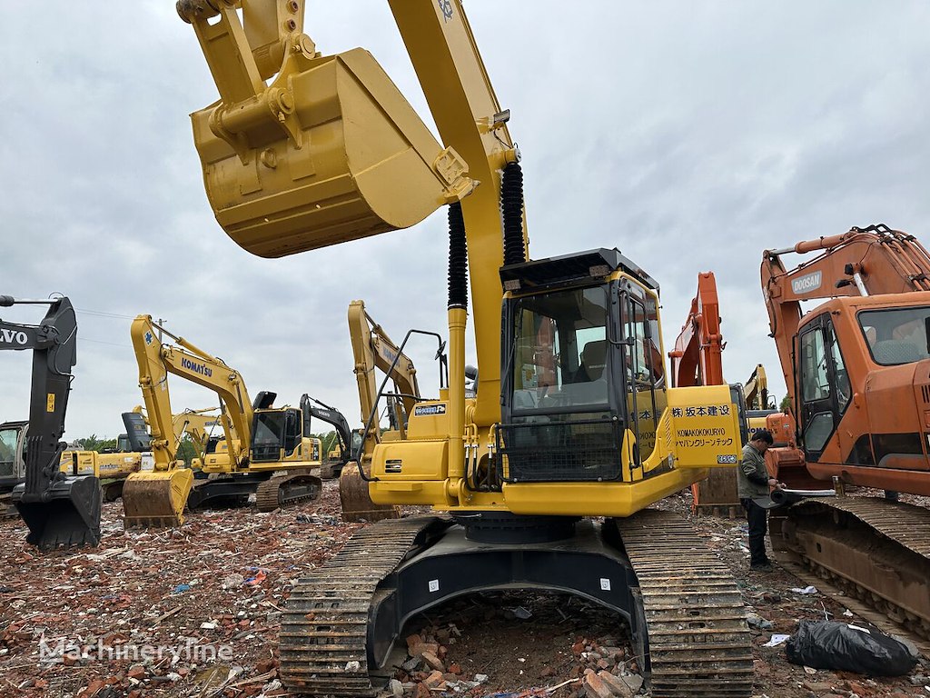 Komatsu PC220-8 bager guseničar