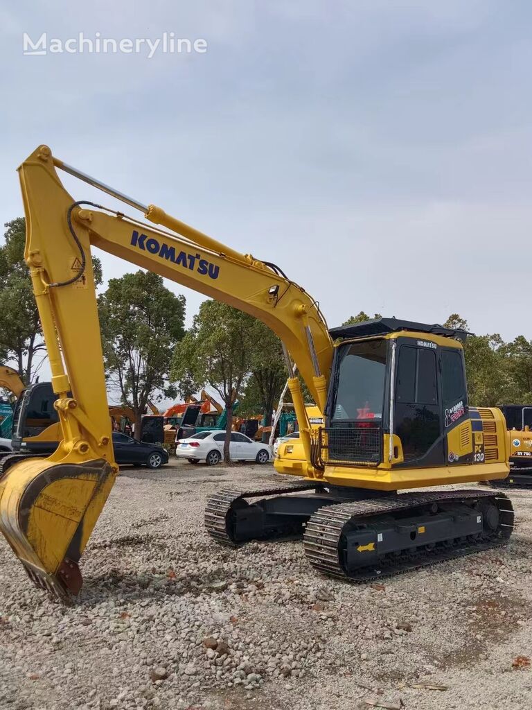 Komatsu PC130 bager guseničar
