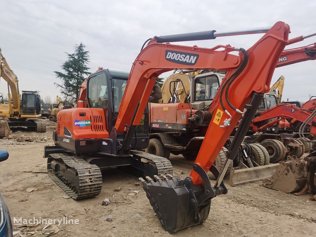 Doosan DX60 bager guseničar