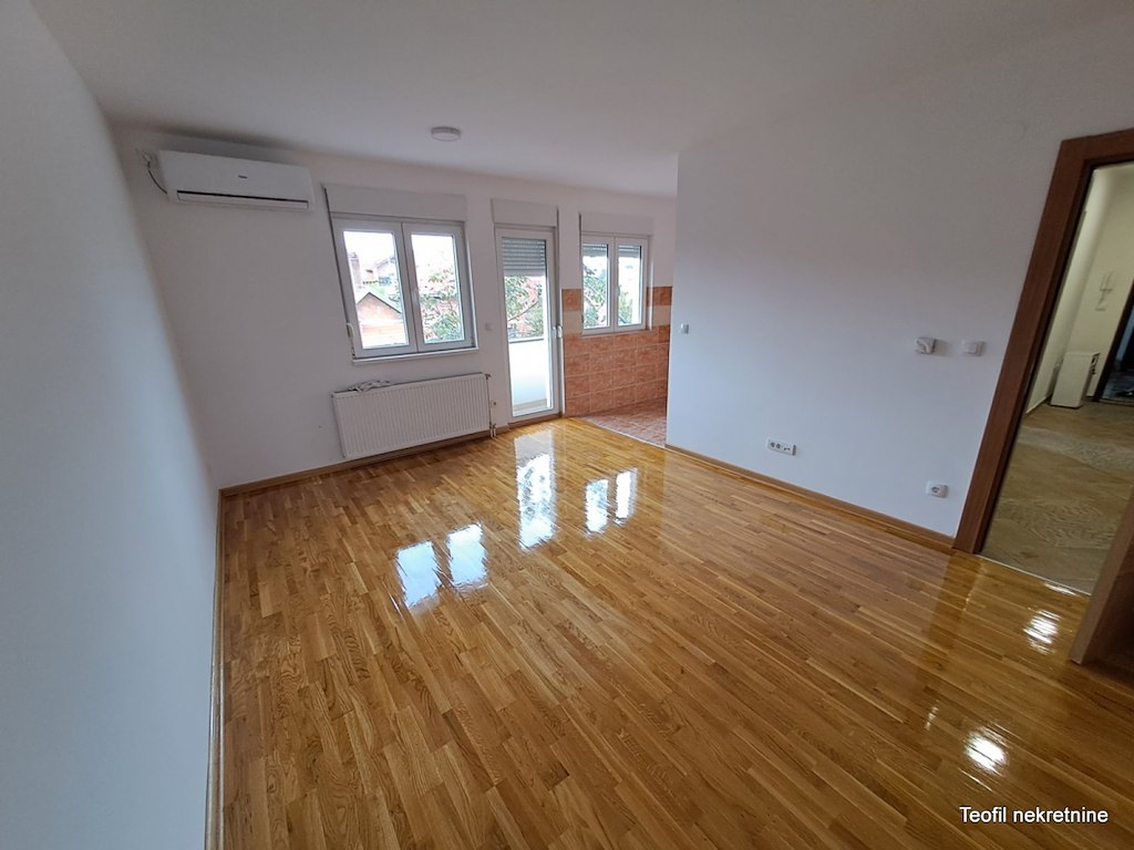 ZEMUN ZEMUN - ALTINA 43m2 , (L) , 77400e