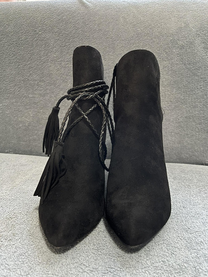 Poluduboke čizme na štiklu