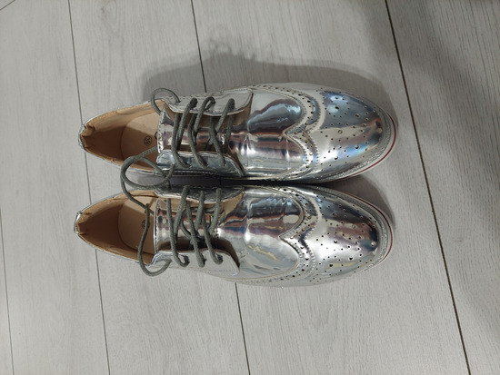 Poslovne srebrne cipele