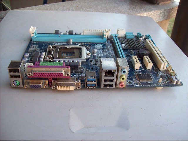Gigabyte GA-B75M-D3V 1155 maticna USB3.0,ddr3 DVI,vga