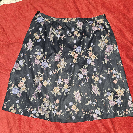 Teget suknja sa cvetnim printom