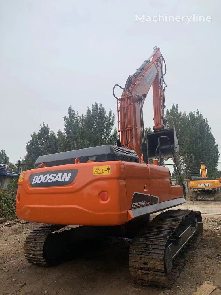 Doosan DX300 bager guseničar