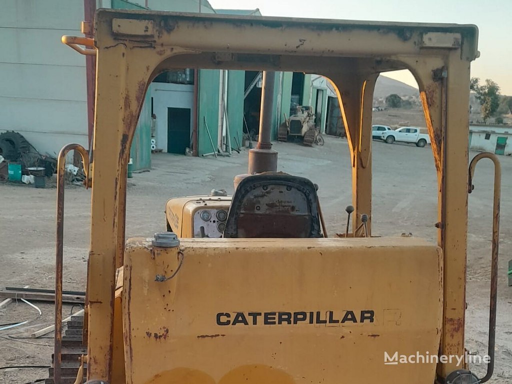 Caterpillar D5B buldožer