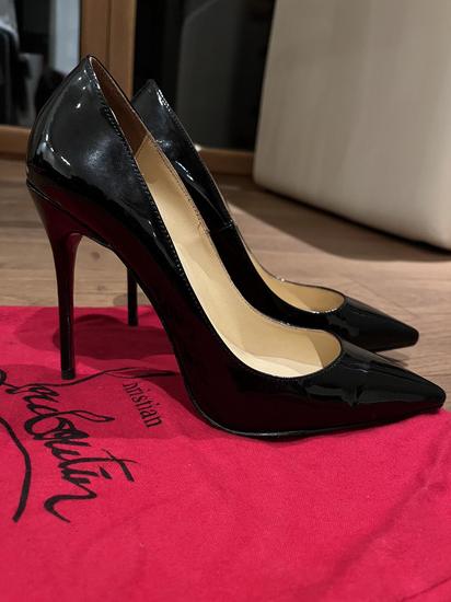 Christian Louboutin salonke