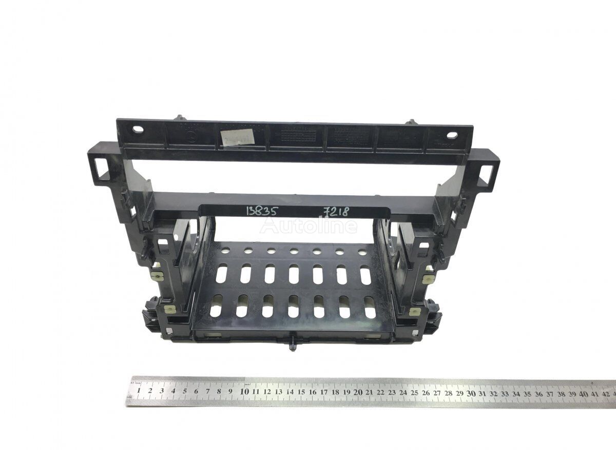 Frame for radio Mercedes-Benz Arocs 2635 (01.13-) za Mercedes-Benz Actros MP4 Antos Arocs (2012-) tegljača