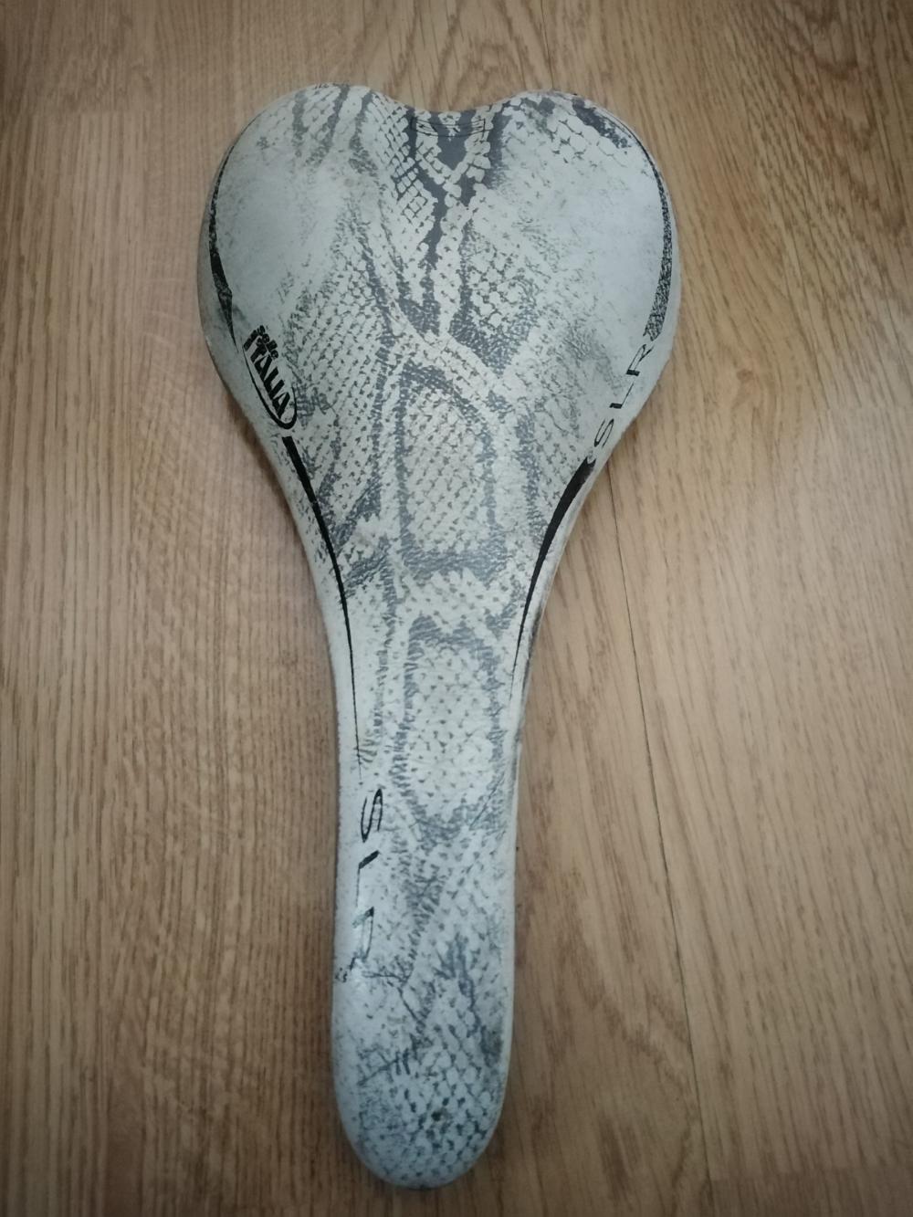 Selle Italia SLR 135gr carbon fibre