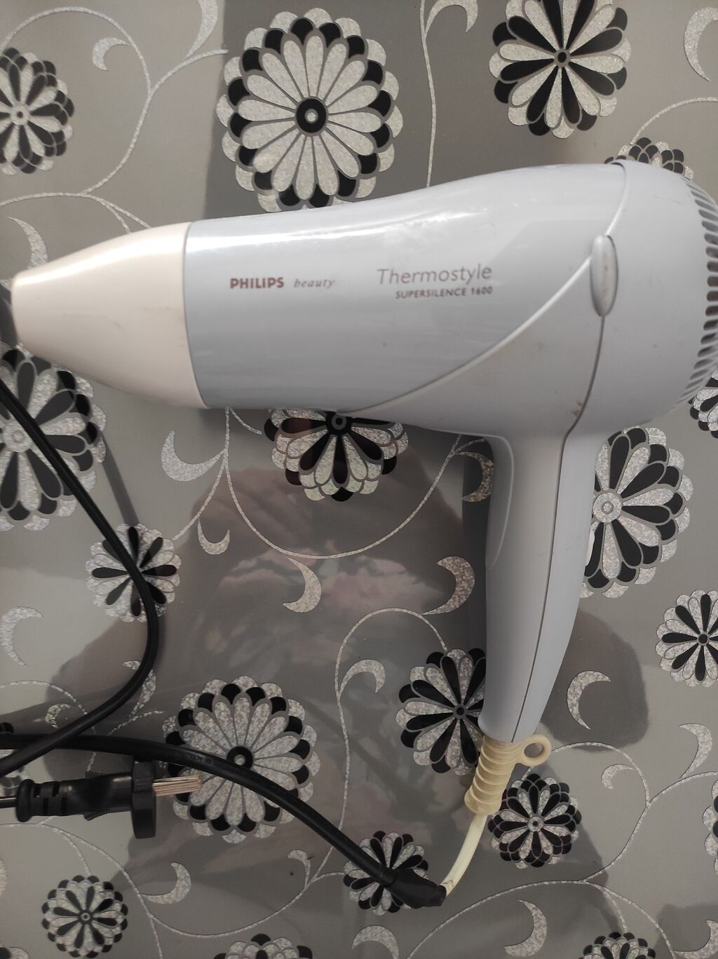 Fen za kosu Philips beauty 1600w. Iz uvoza ispravan