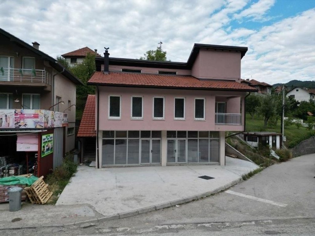 Izdaju se 2 lokala površine po 60 m2, Mileševska , Prijepolje