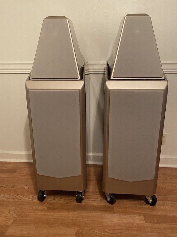 Pair Wilson Audio Sasha 1 Desert Silver Speakers spikes Crates