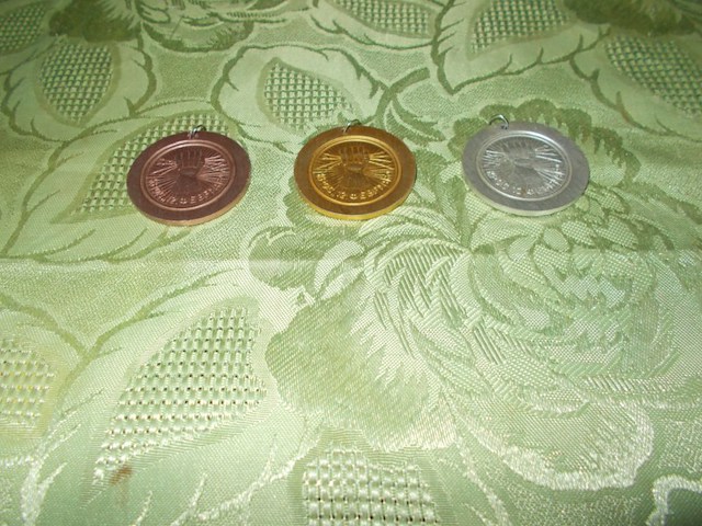 Kros 12 februar Niš - medalje iz 80-ih godina