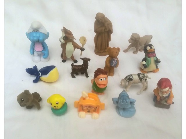 Lot od 20 raznih figurica.