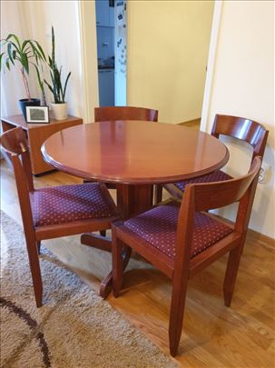 Okrugli trpezarijski sto i 4 stolice