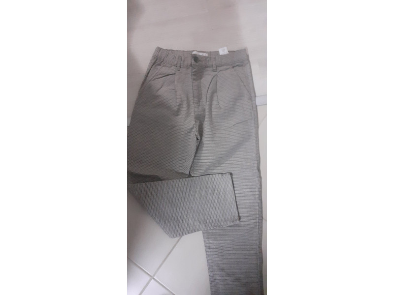 # 28 pantalone ZARA vel 10