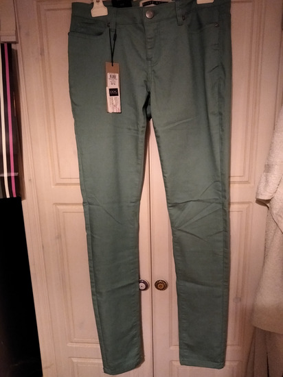 Nove zenske pantalone