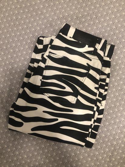 Zebraste pantalone